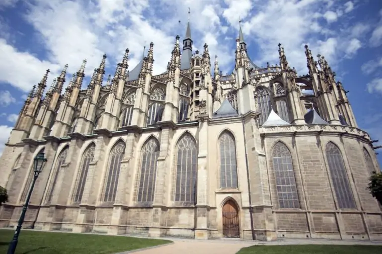 Arquitetura Medieval: O que é, características e 6 obras - Arquiteto ...