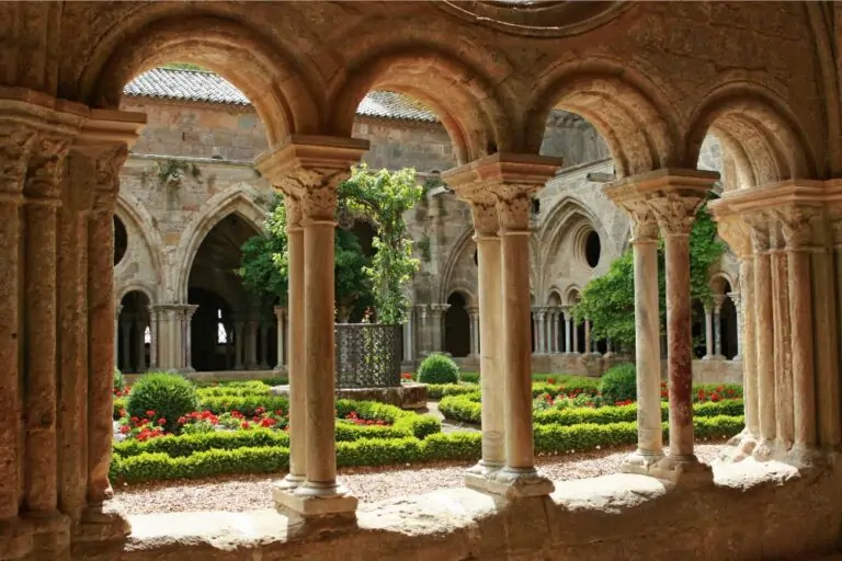 Arquitetura Medieval: O que é, características e 6 obras - Arquiteto ...